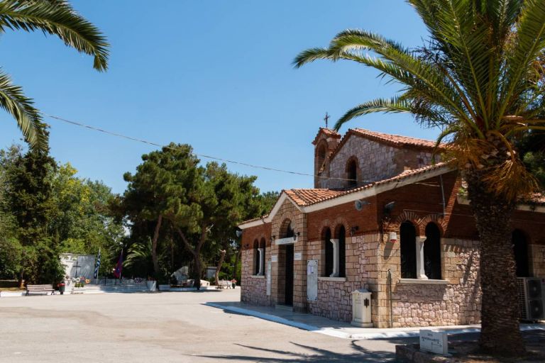 Κοιμητηριακοί Ναοί